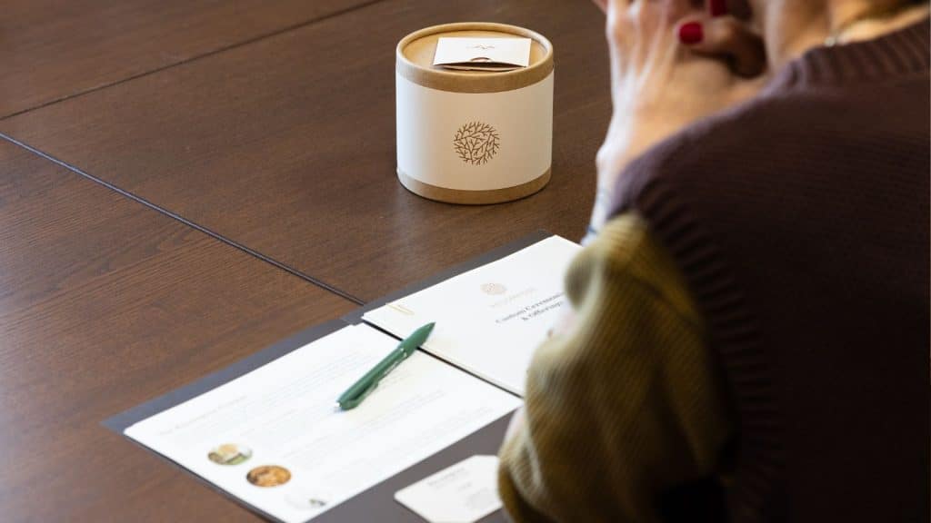 How to Write an Obituary: Guide and Template | Recompose